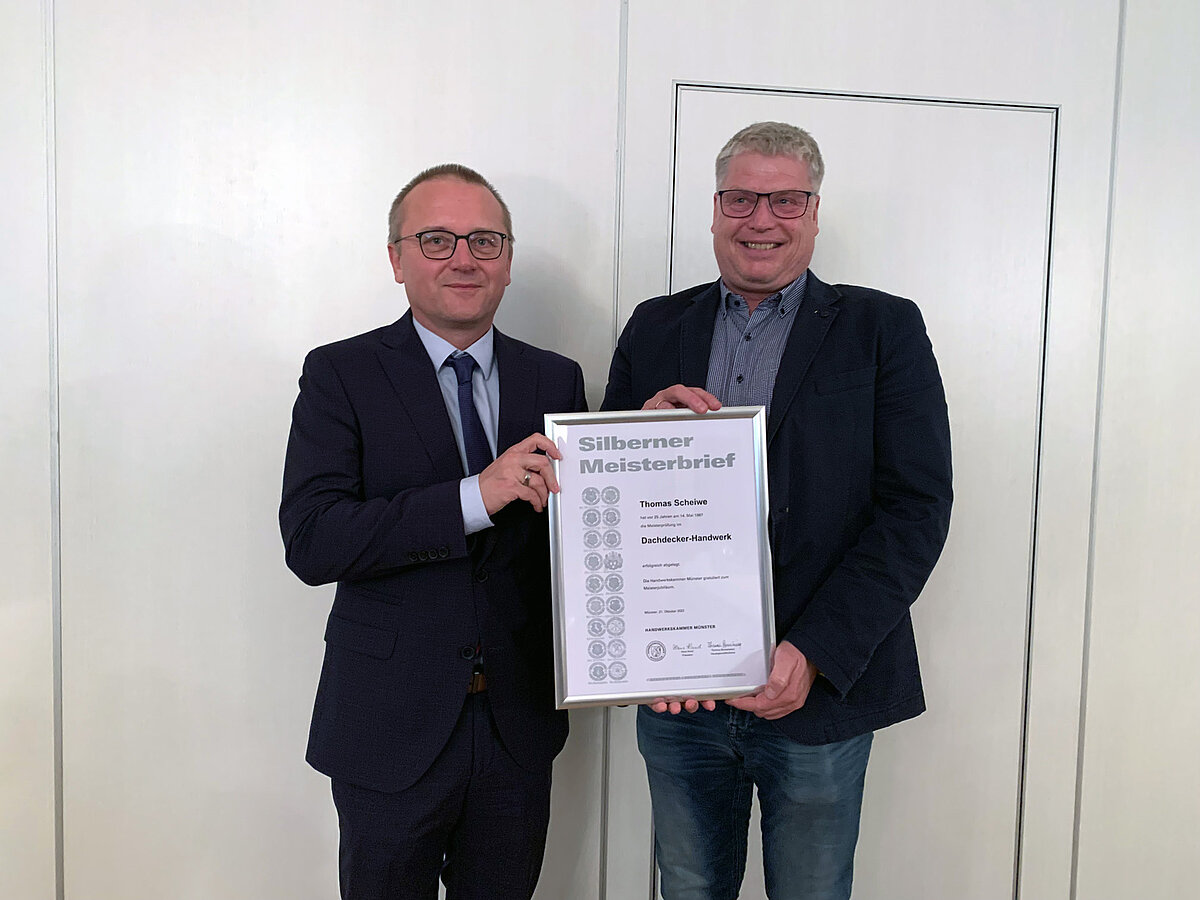Silberner Meisterbrief für Thomas Scheiwe | Dachdecker-Innung Warendorf